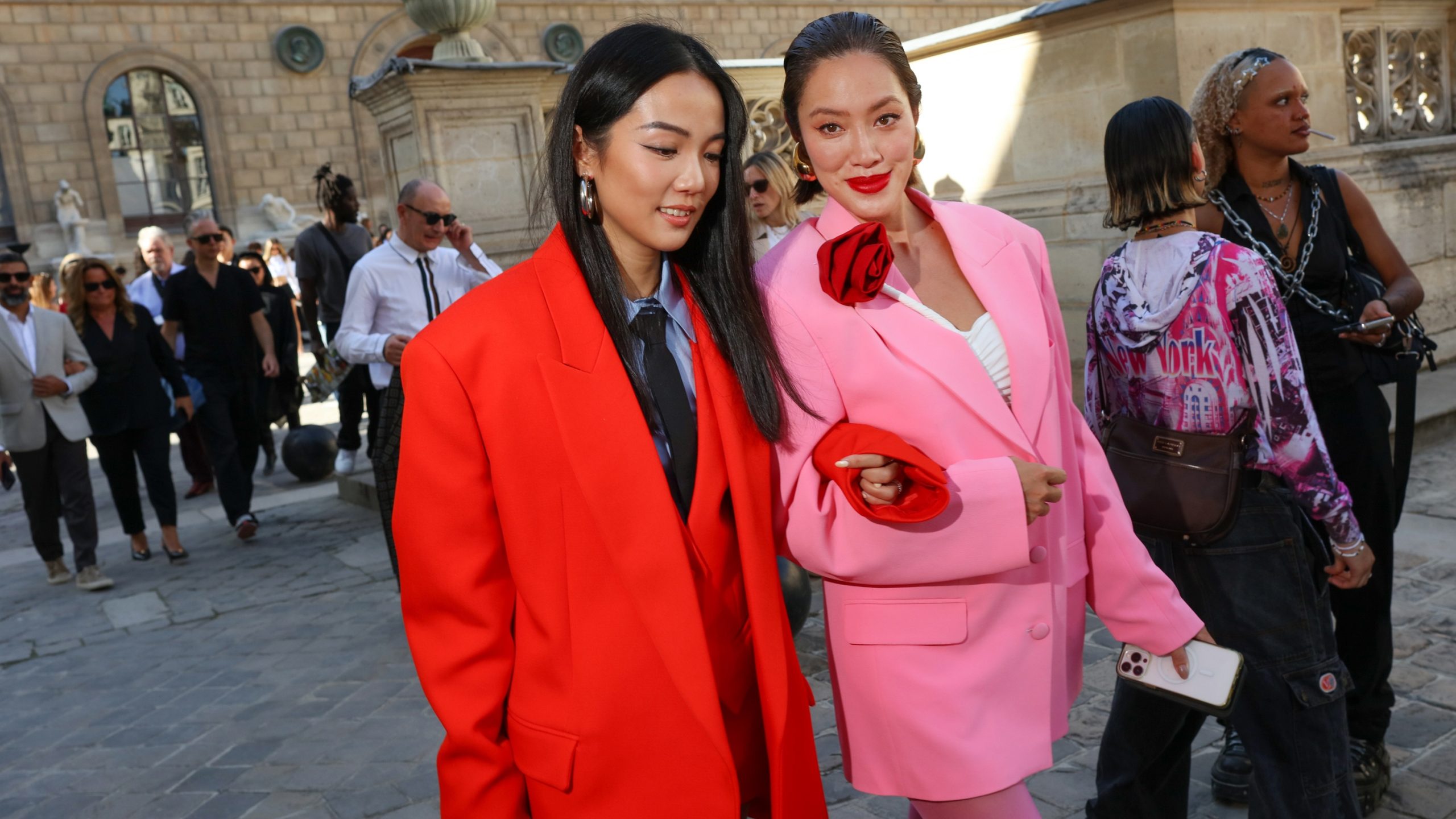 33 roze en rode streetstylelooks om de dag van de liefde te vieren