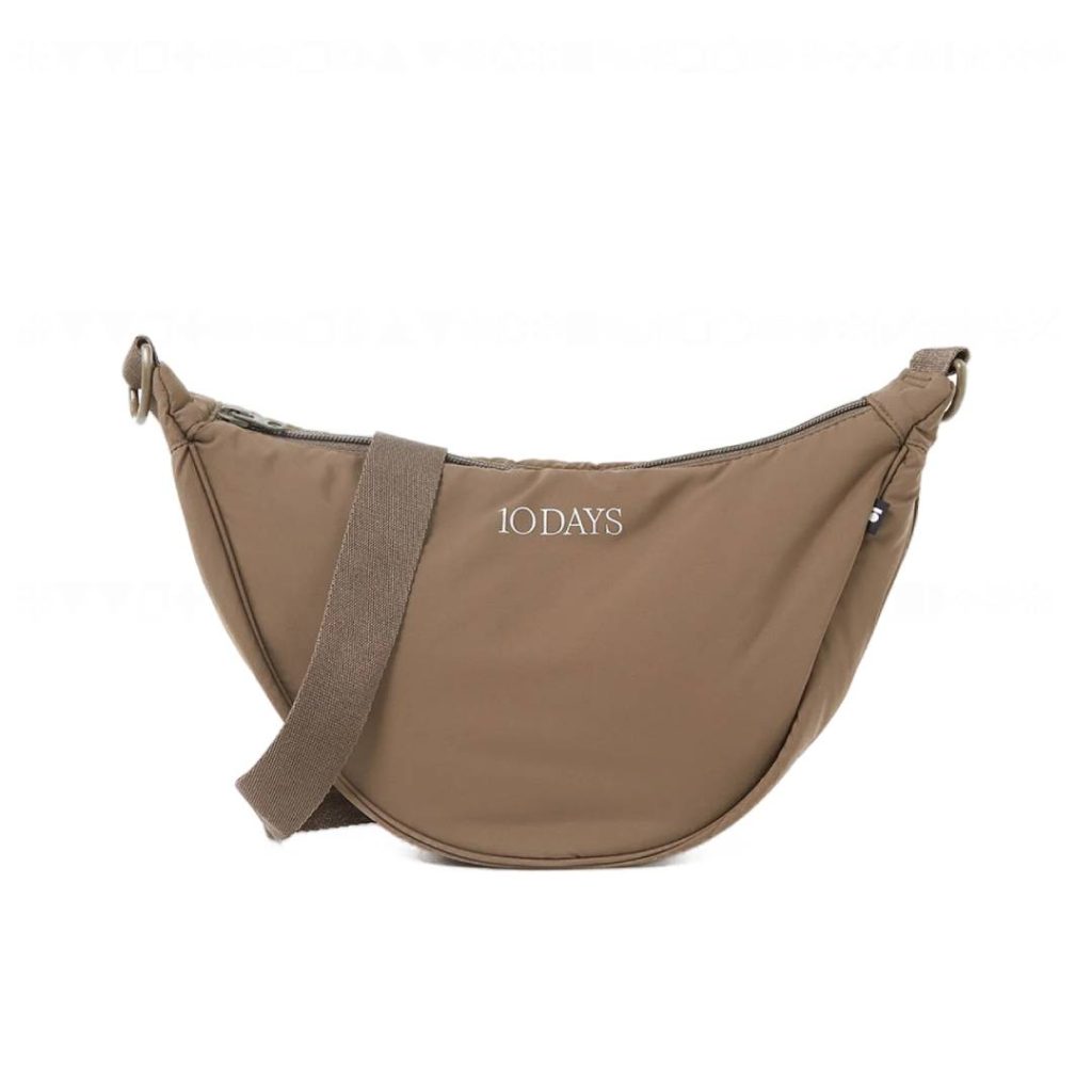 Waarom je de halve maan-tas wil toevoegen aan je look