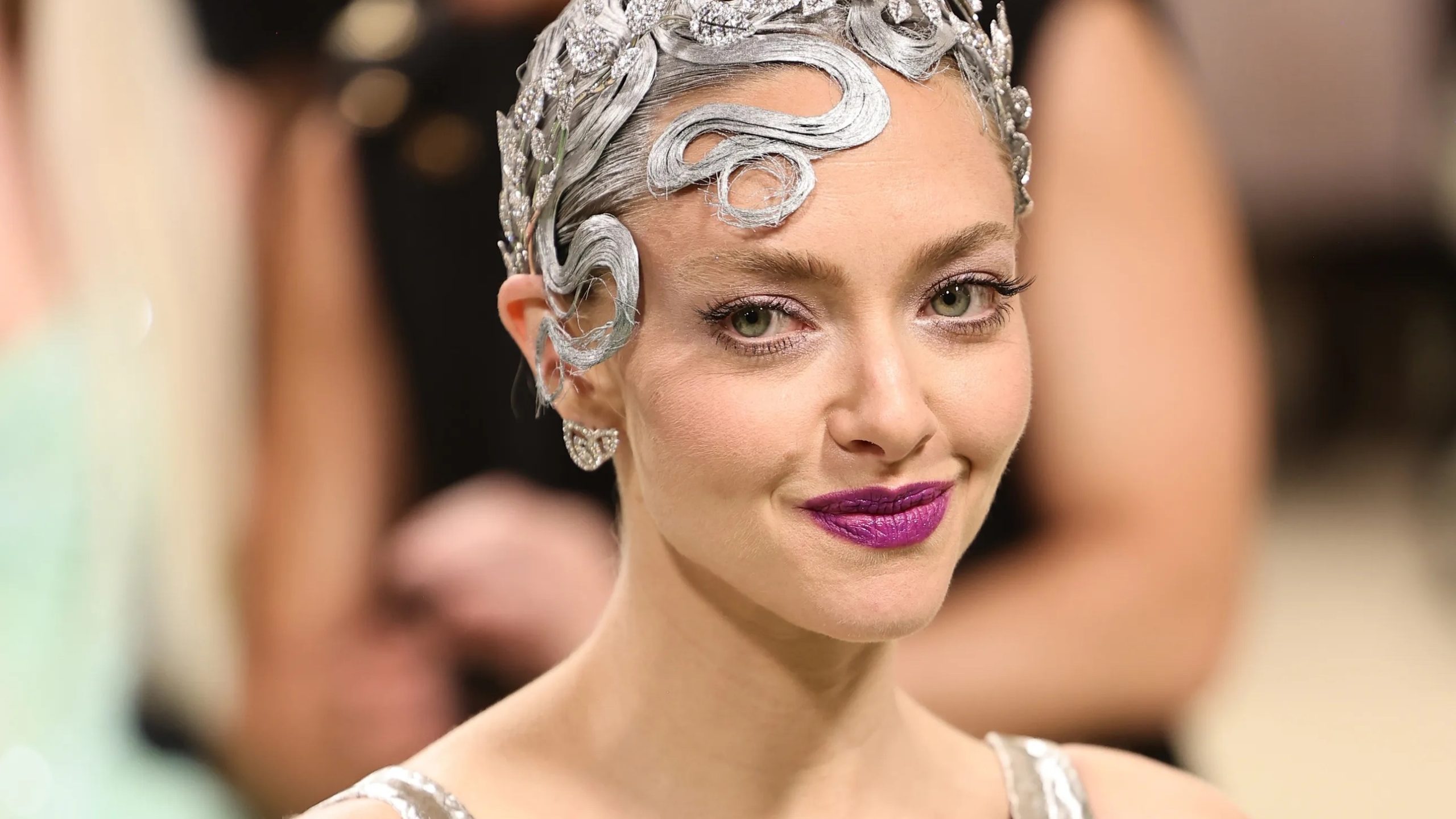 Amanda Seyfried 2024 Haar Amanda Seyfried's Silver 2024 Met Gala Look