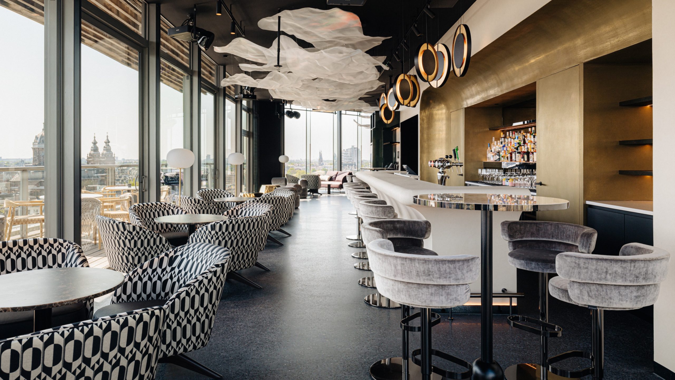 11 cocktailbars in Amsterdam waar wij graag een drankje drinken