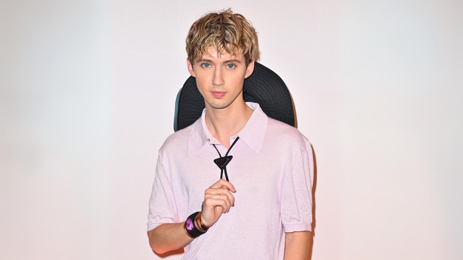 In de spotlight: de eclectische stijl van Troye Sivan