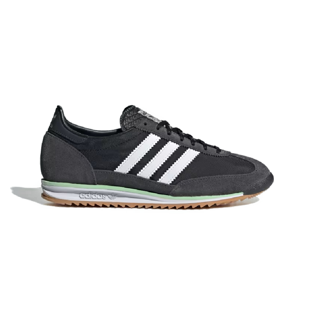 Bella Hadid brengt de Adidas SL 72 OG-sneakers terug