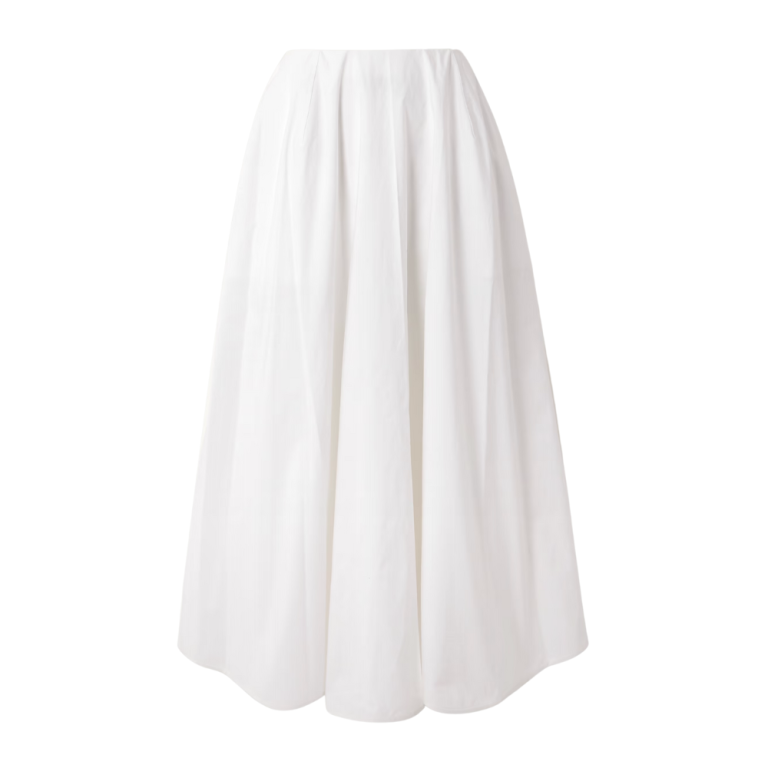 De lange witte rok is een staple piece voor je zomergarderobe