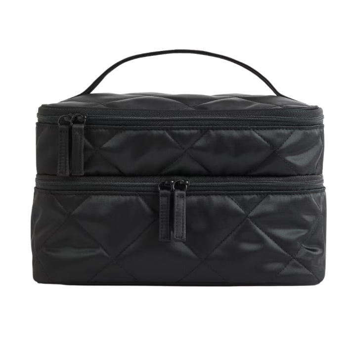 De vanity bag is de it-tas van het moment