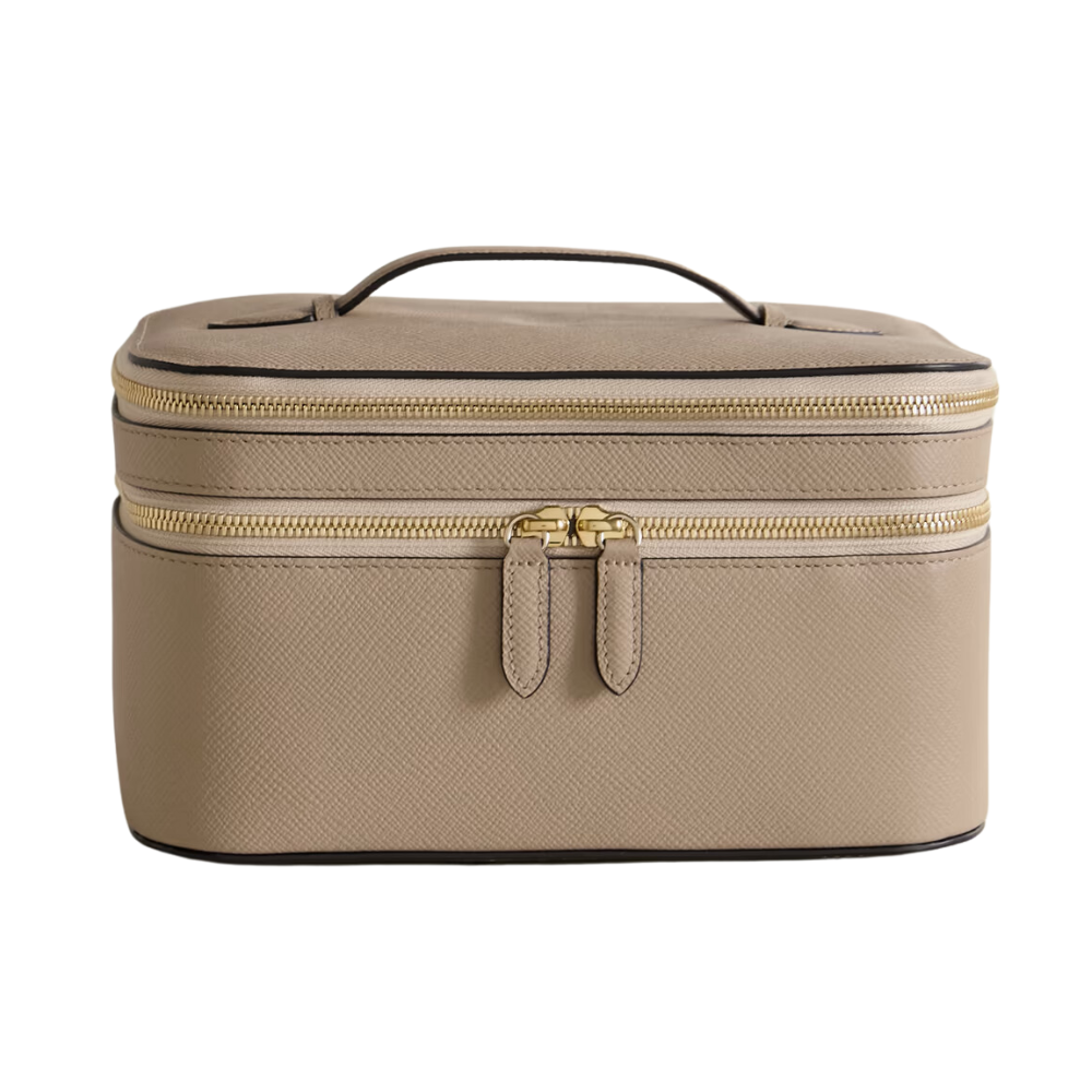 De vanity bag is de it-tas van het moment