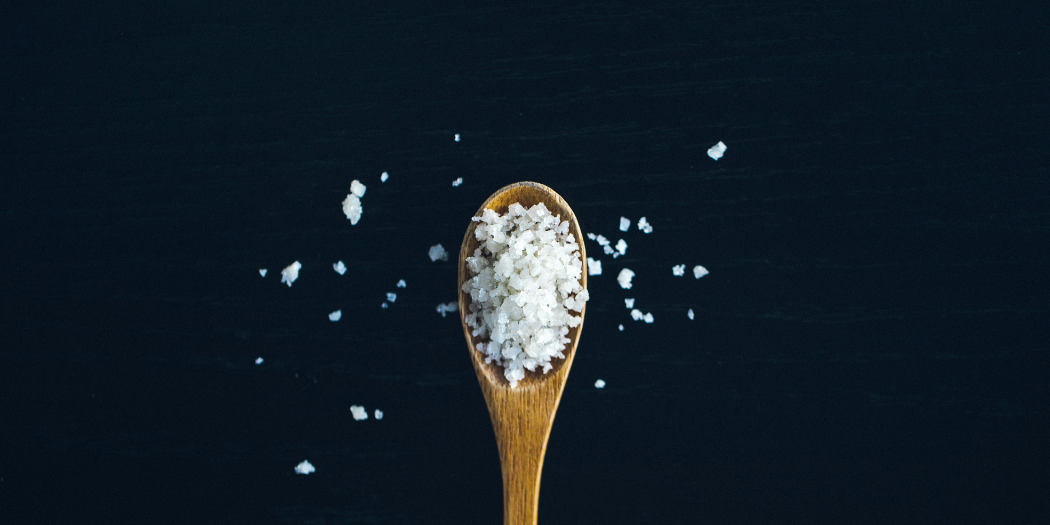 Eten we te veel zout? Alles wat je moet weten over de smaakmaker
