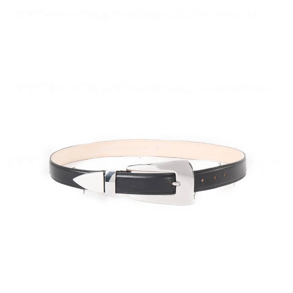 De opvallende riem is een key-item voor een goede look