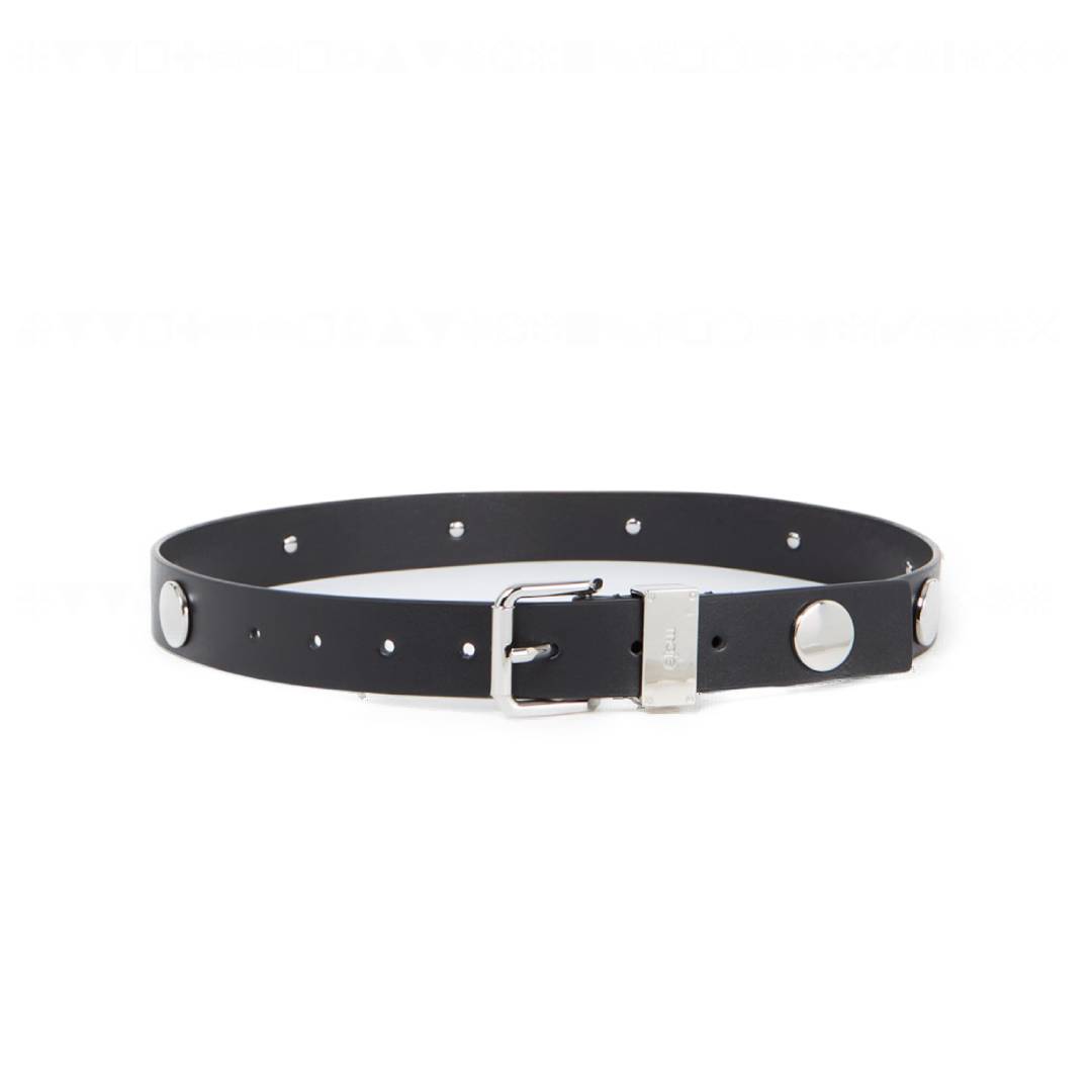 De opvallende riem is een key-item voor een goede look
