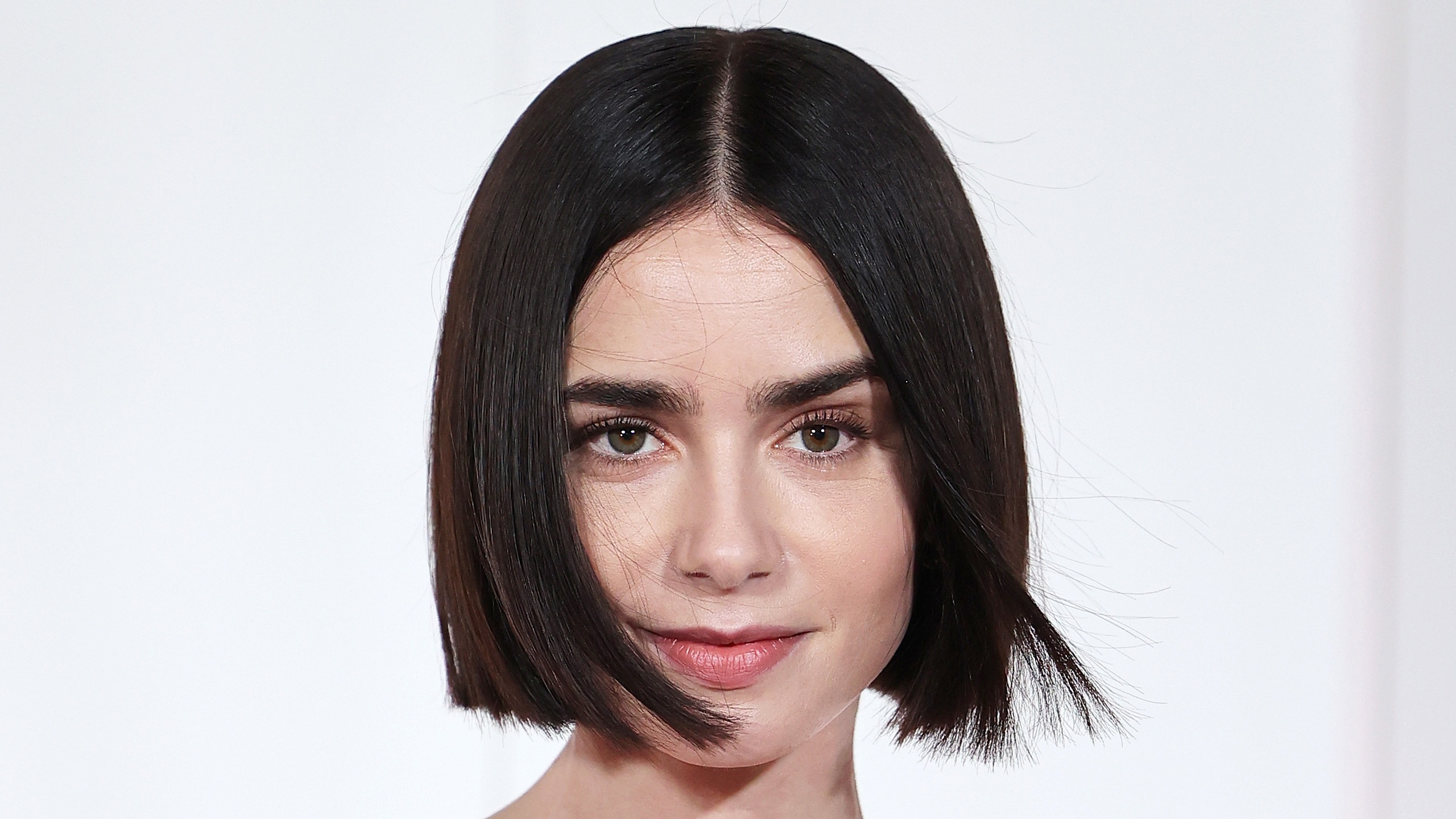 Lily Collins in Schiaparelli op de Rome-première van Emily in Paris