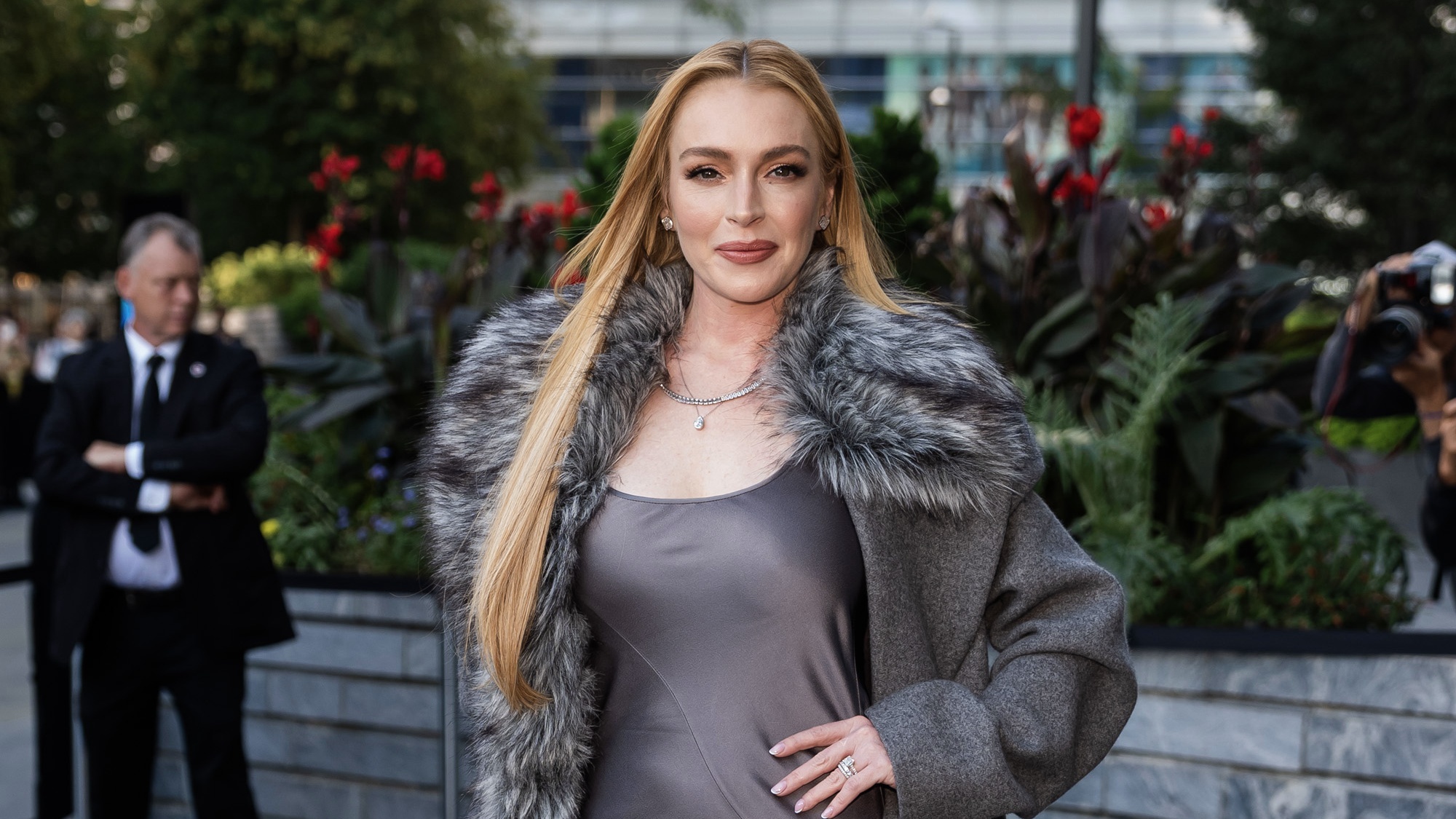 Lindsay Lohan brengt ons terug naar de nineties bij Michael Kors