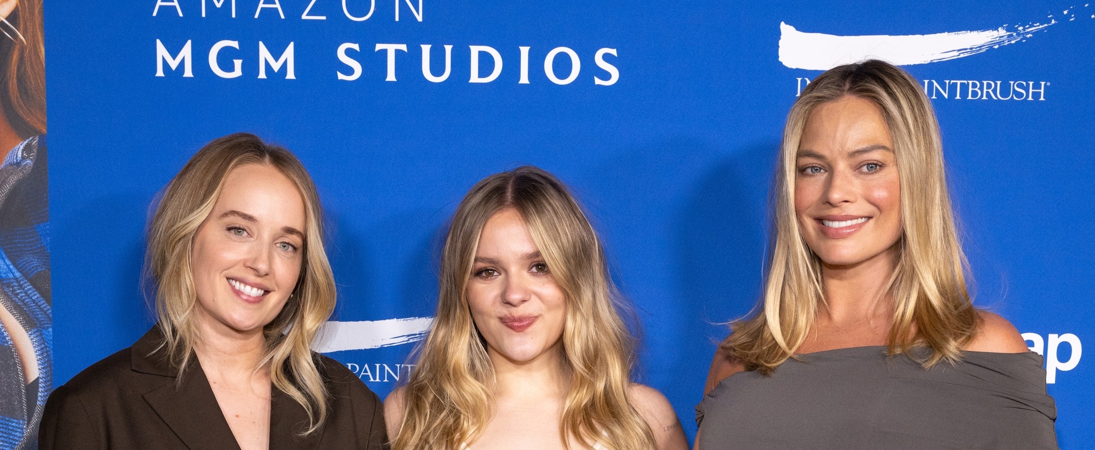 Margot Robbie verschijnt voor het eerst zwanger op de rode loper