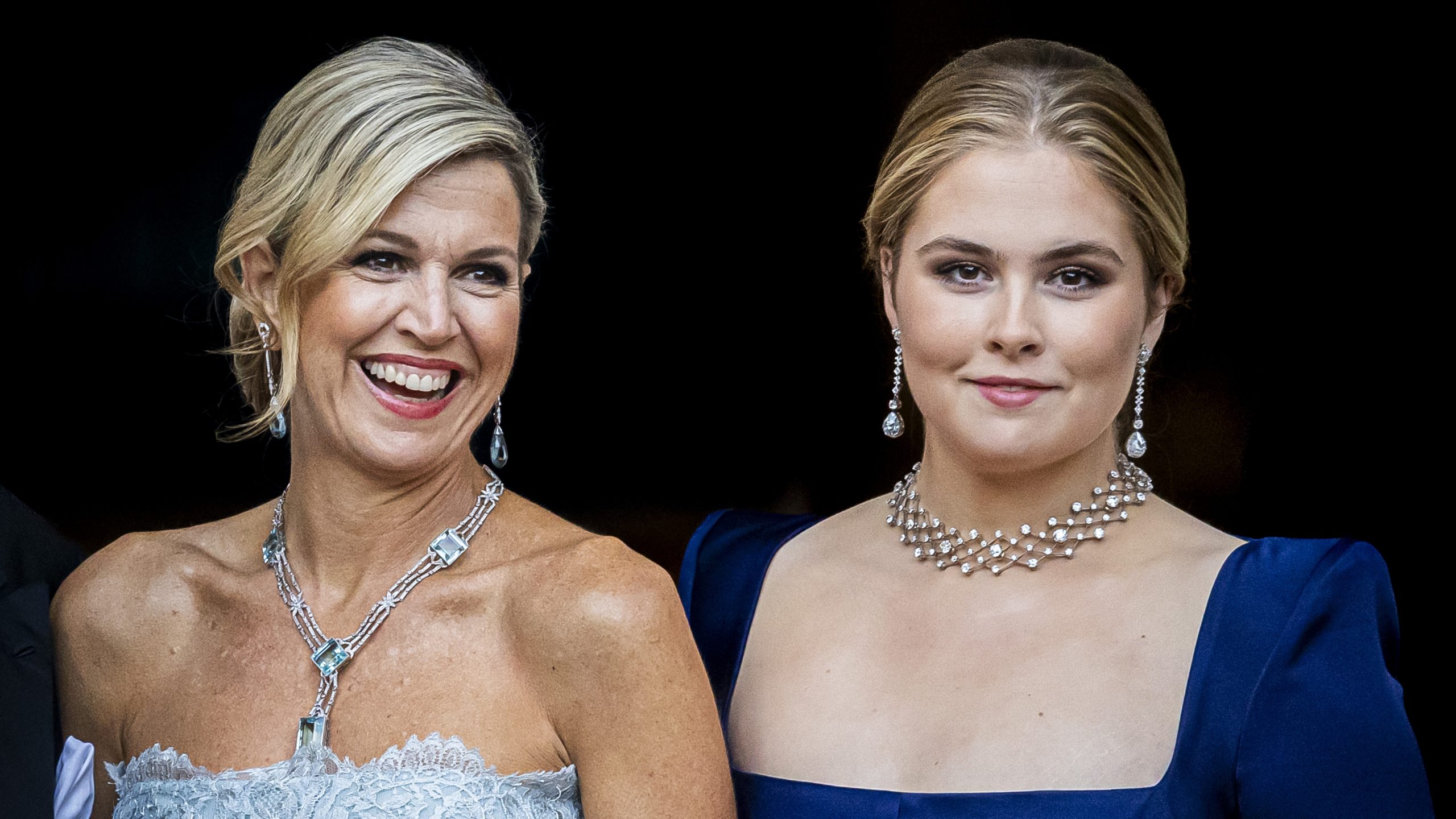 Máxima en Amalia verschijnen in adembenemende blauwe looks