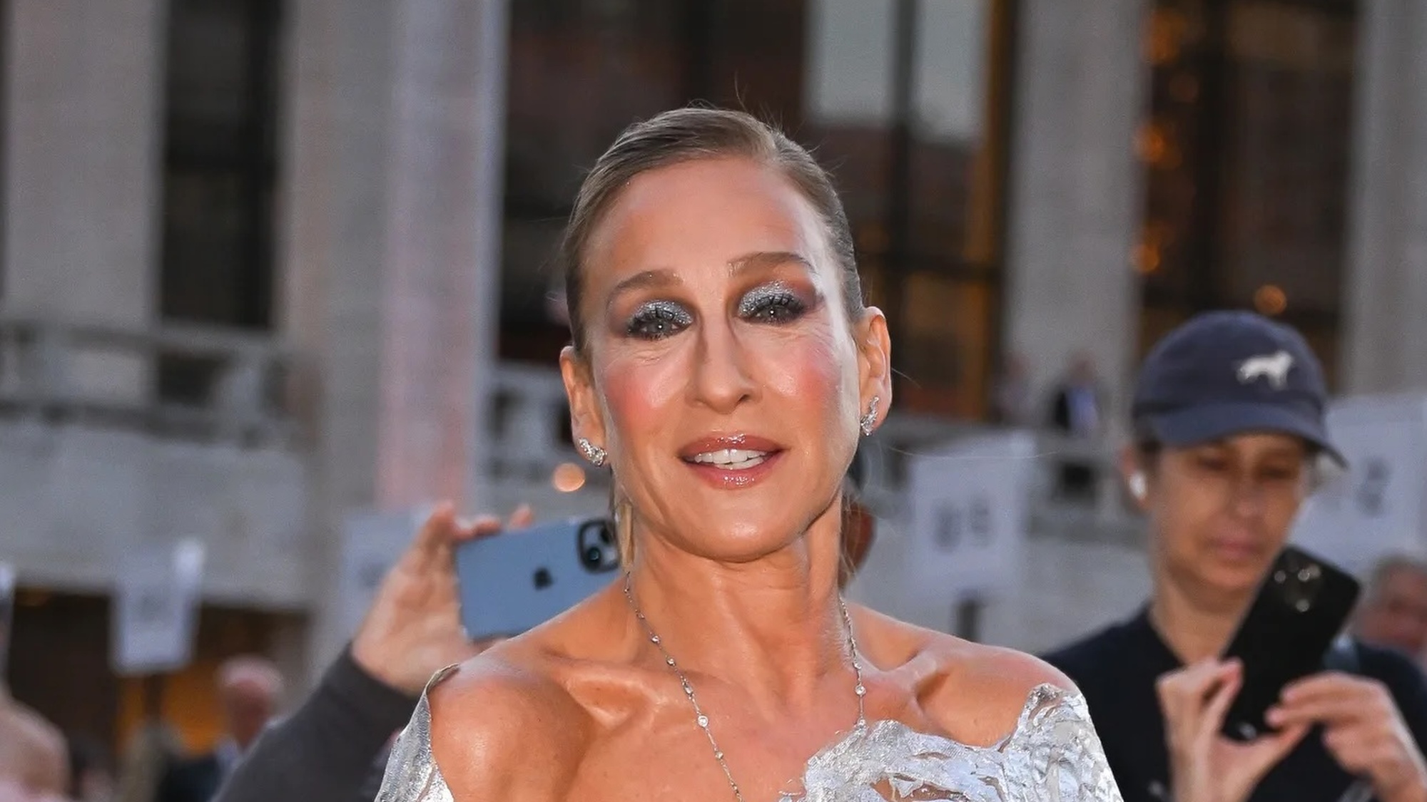 Sarah Jessica Parker pakt – zoals altijd – groots uit bij het ballet