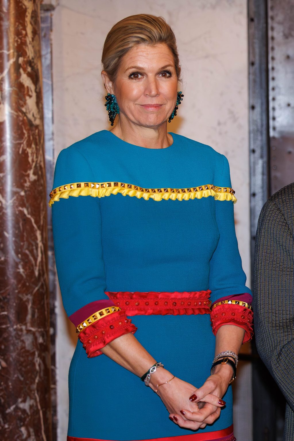 Máxima kiest voor een chique rock-'n-roll-look: een jurk met studs