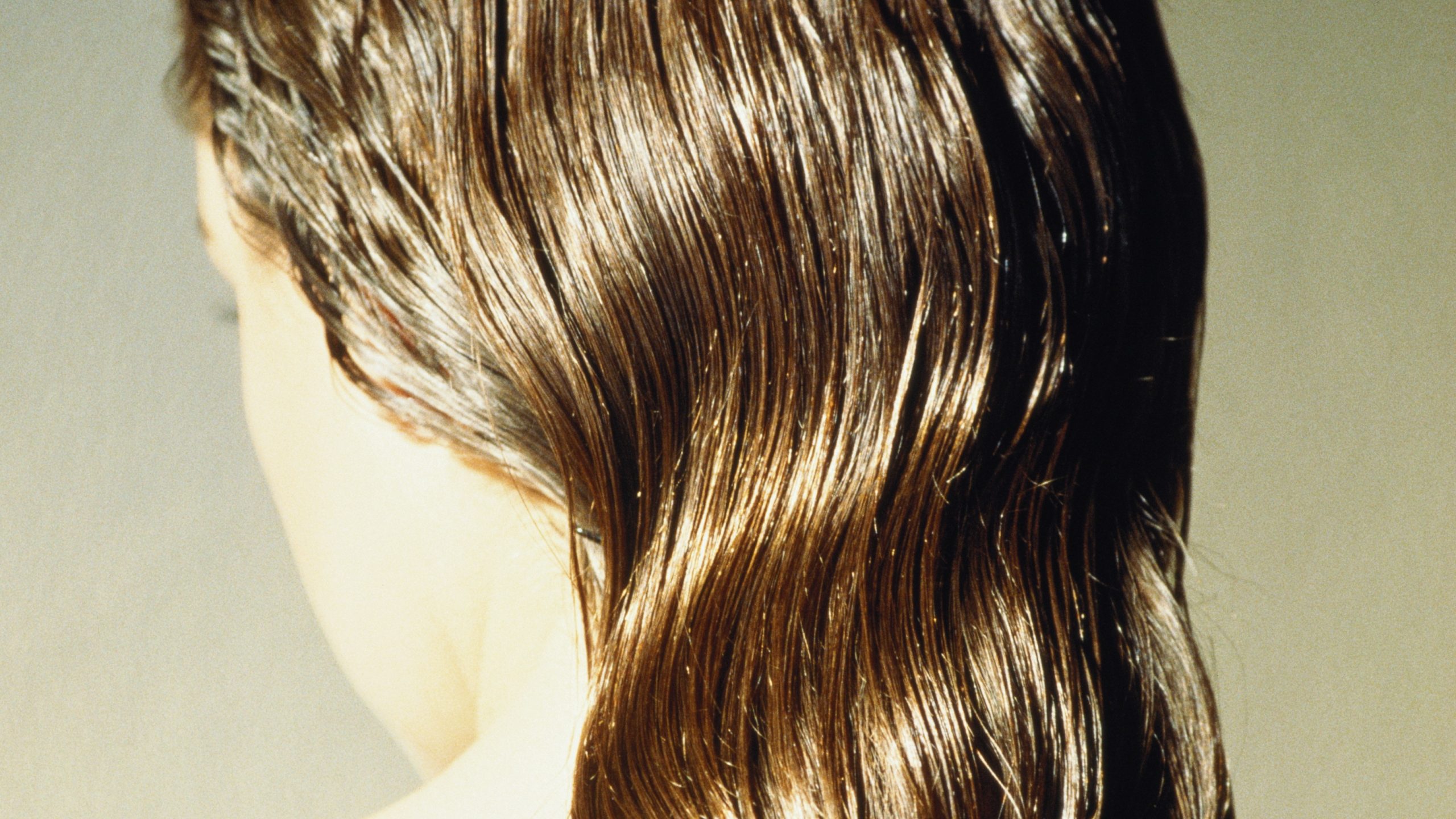 Alles over je haar wassen in de avond en slapen met nat haar