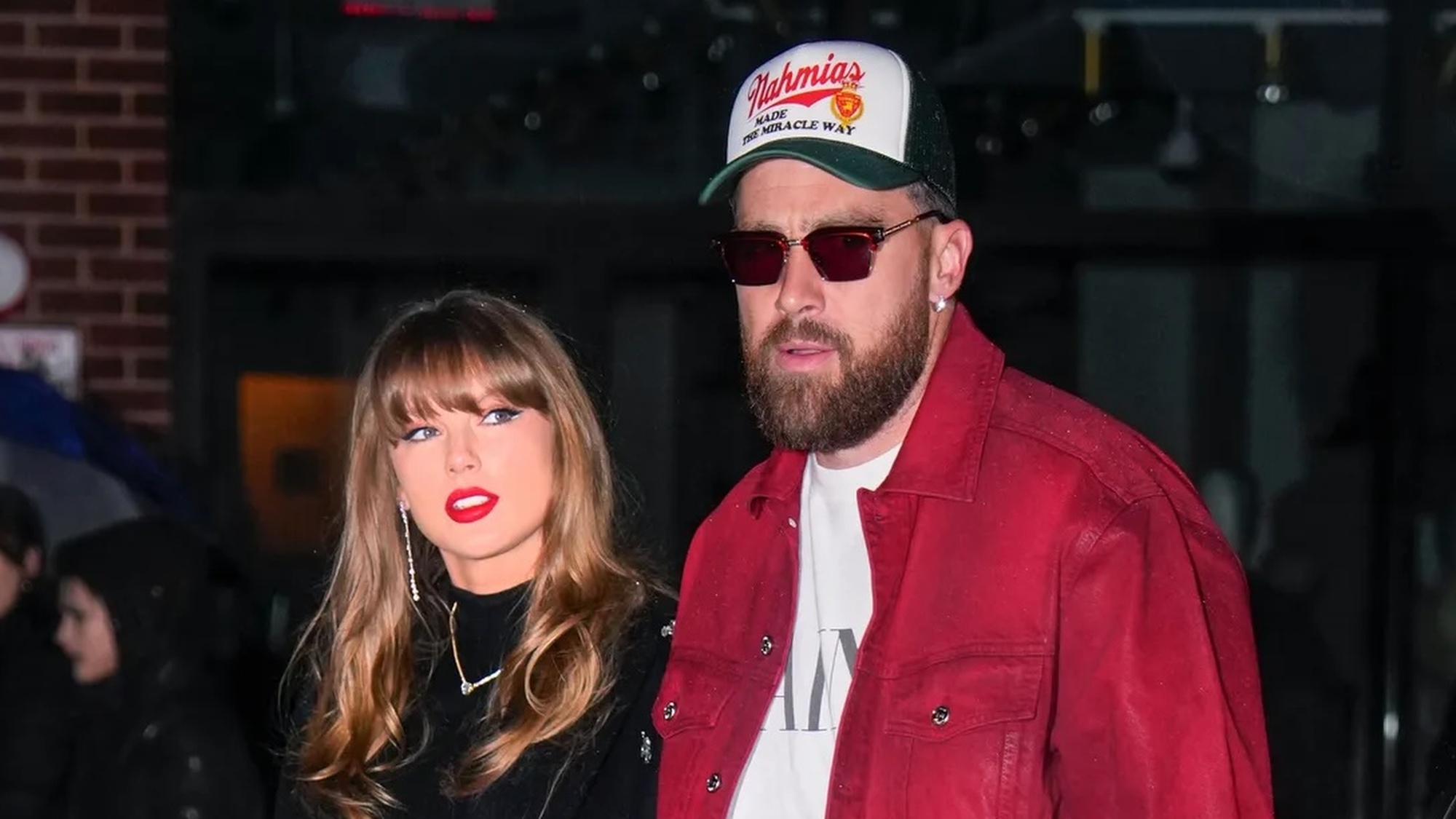 Swifties opgelet: hint Taylor Swift naar 'Reputation' met deze look?