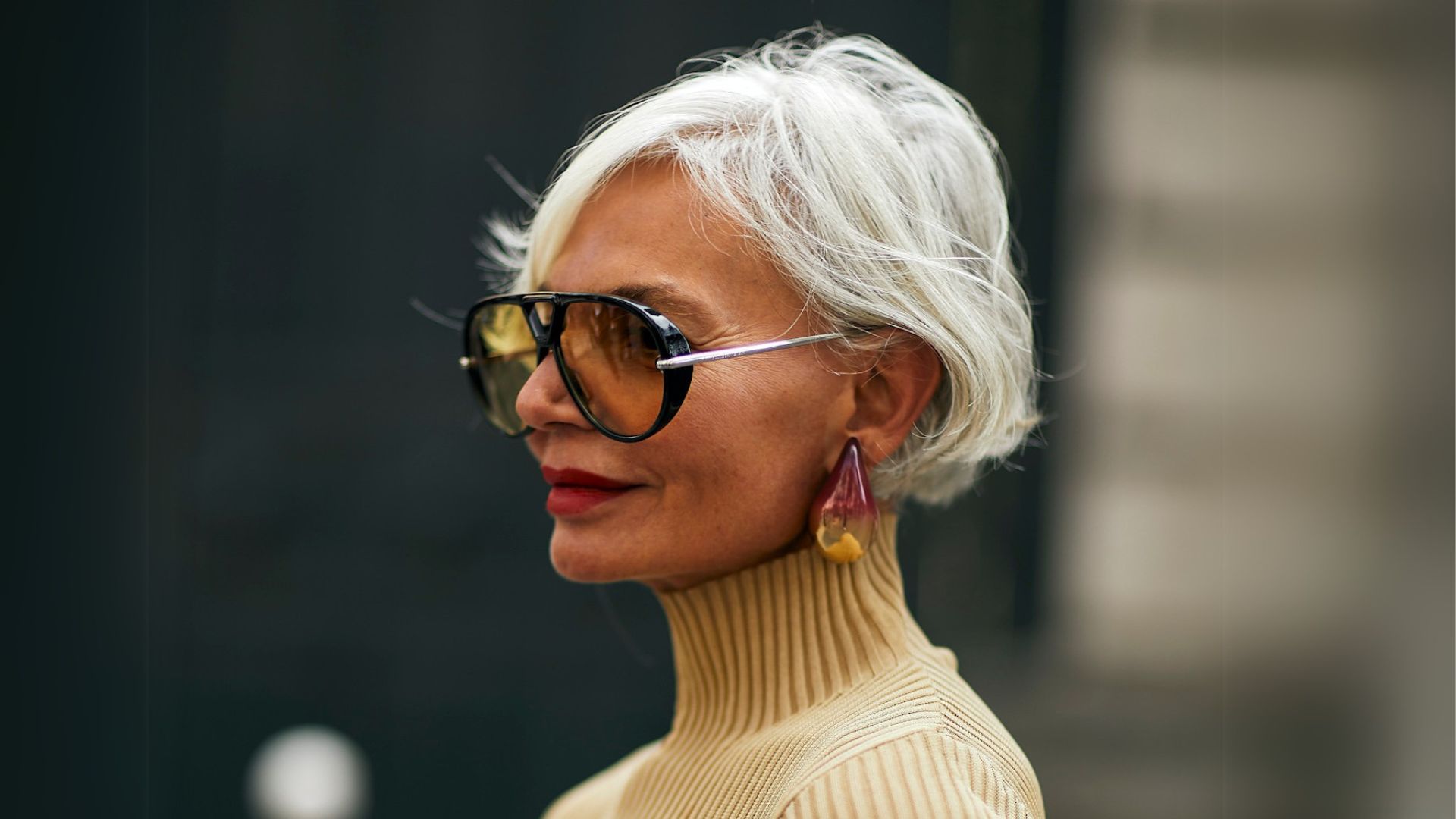 Waardoor wordt ons haar grijs? Naast leeftijd speelt dít ook een rol