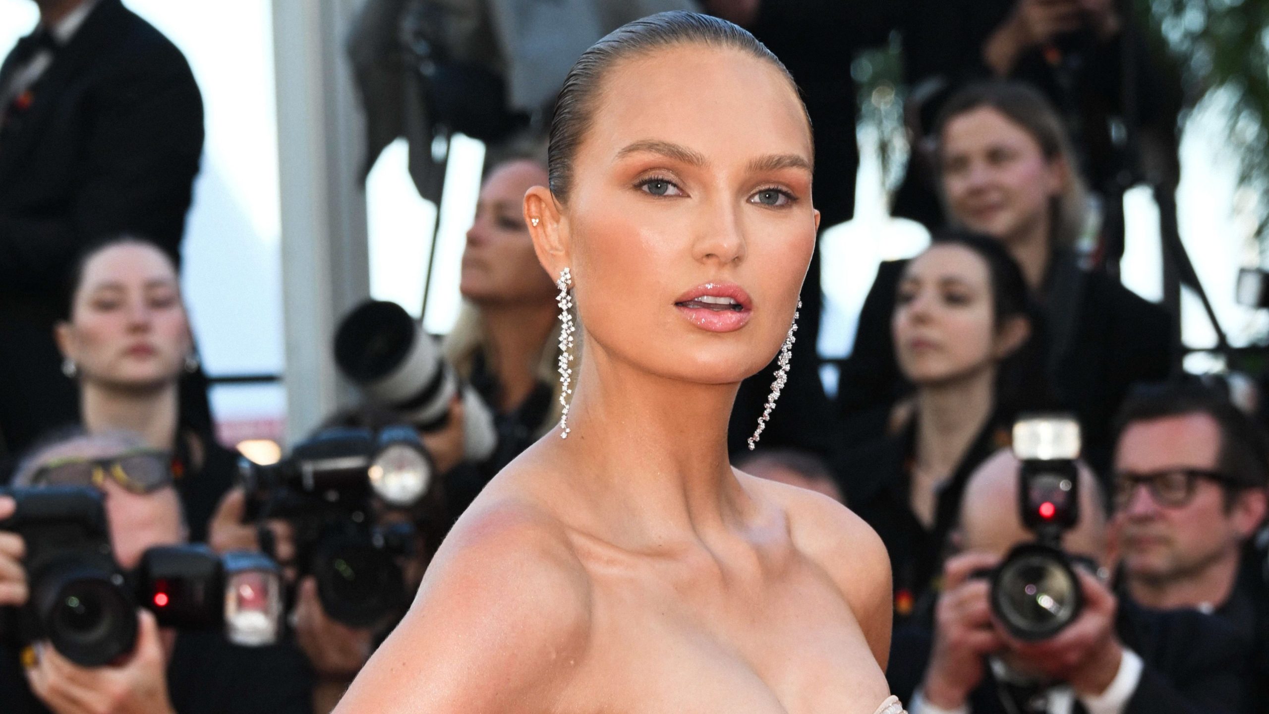 Romee Strijd steelt de show op het Cannes Filmfestival 2025