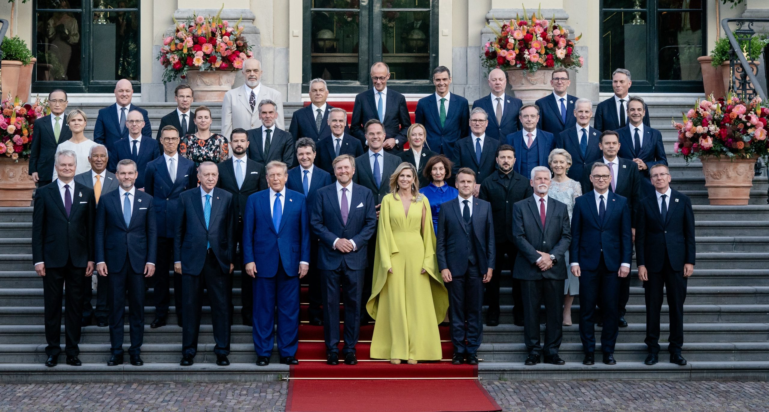 Koningin Máxima draagt Natan tijdens NAVO-diner