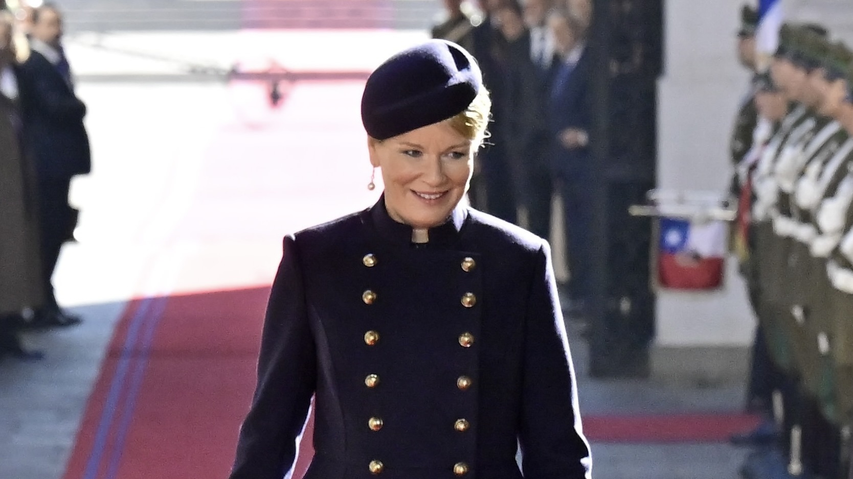 Koningin Mathilde van België draagt runwaylook van Dior