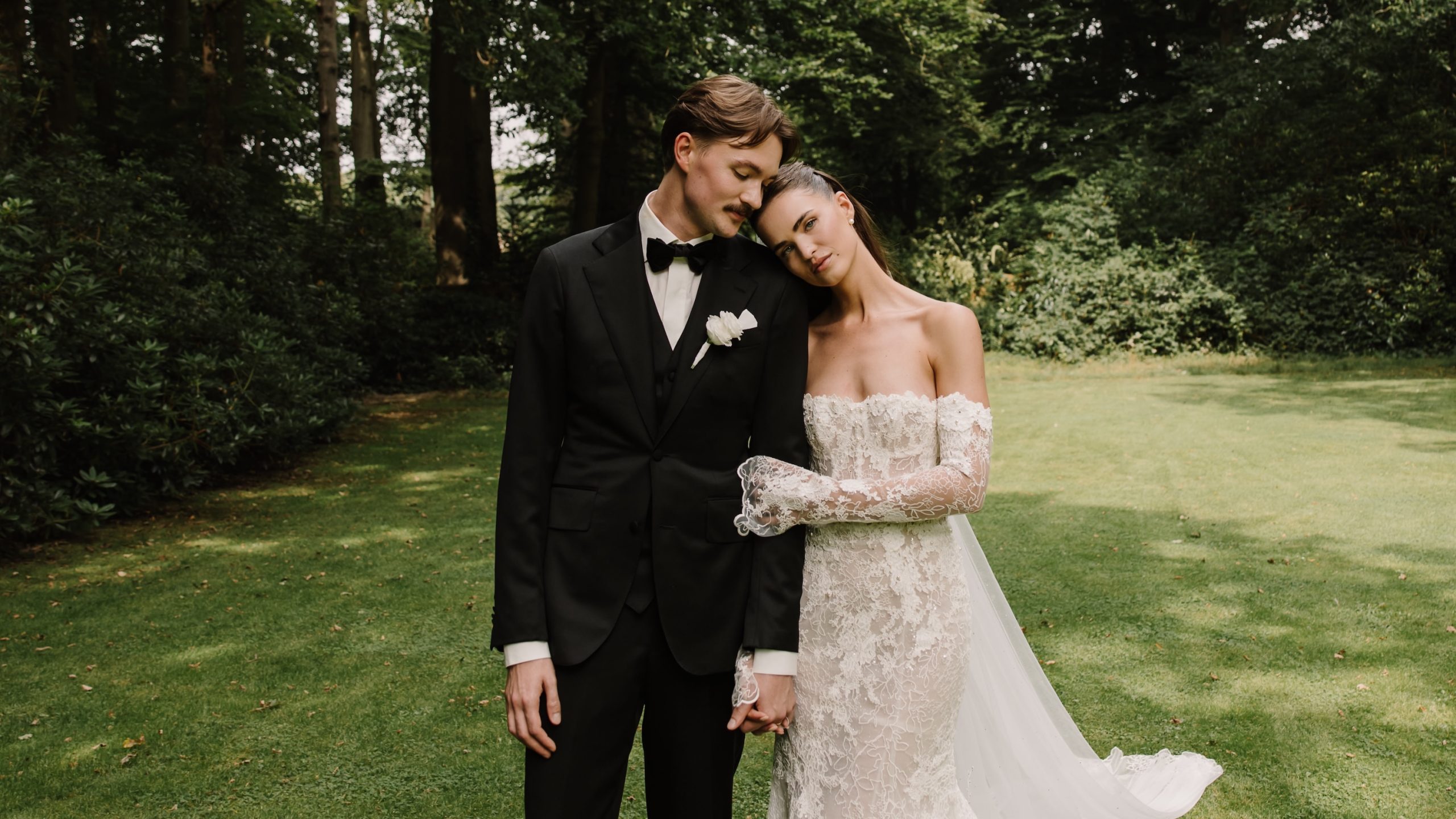 Zo zag de intieme bruiloft van Bram Krikke en Robin Hölzken eruit