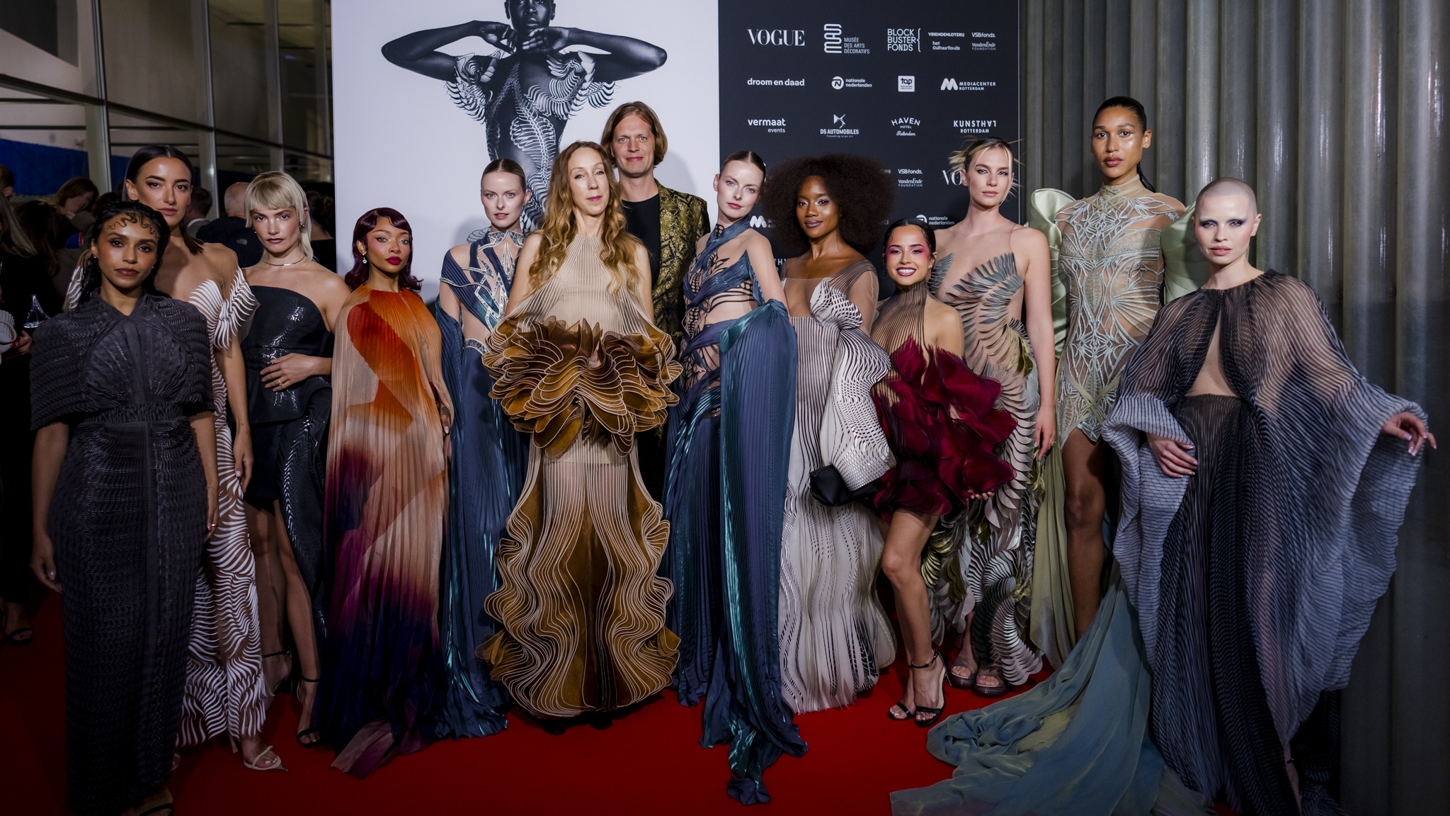 Zo zag de opening van 'Iris van Herpen: Sculpting the Senses' eruit