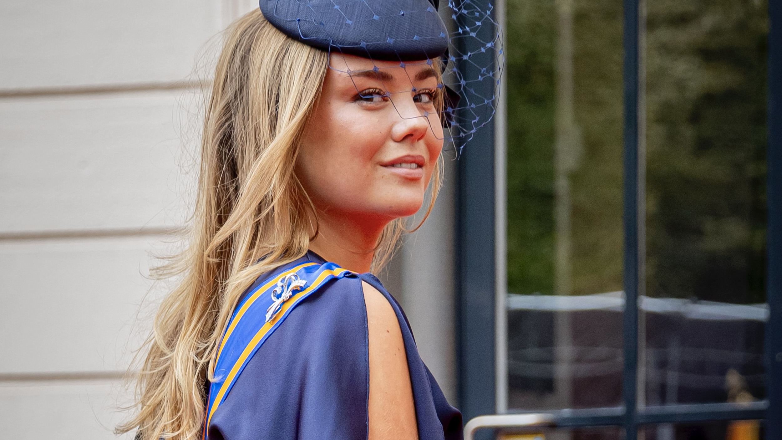 Benedikte Thoustrup draagt zelfde Victoria Beckham-jurk als Ariane