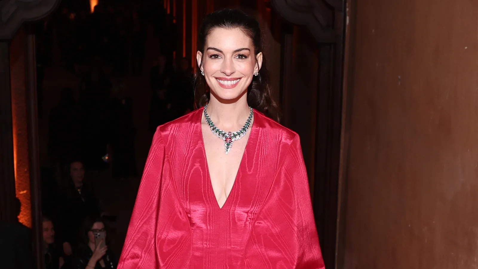 Anne Hathaway steelt de show van Miranda Priestly bij Bulgari